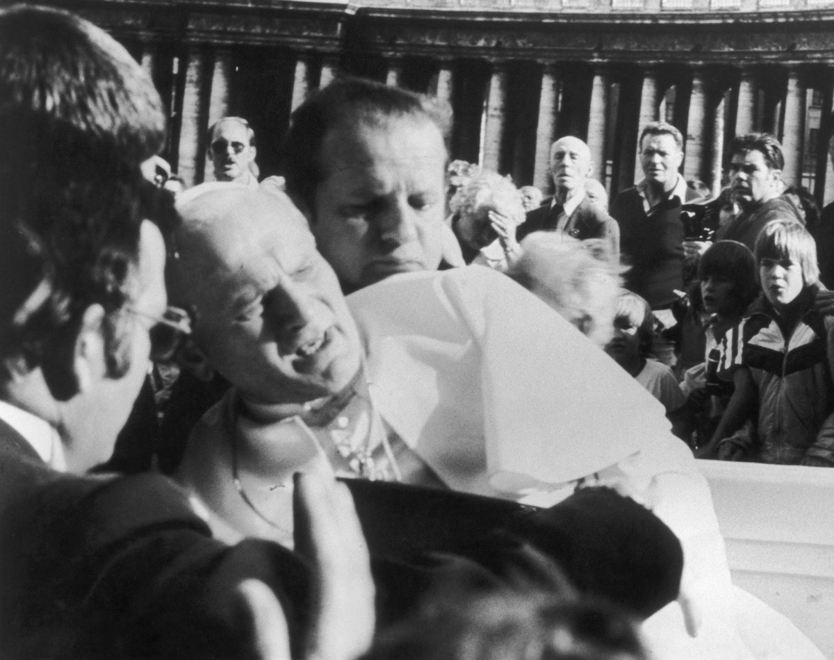 Před 32 lety Jan Pavel II. přežil atentát. Mohla to být KGB i Stasi | TN.cz
