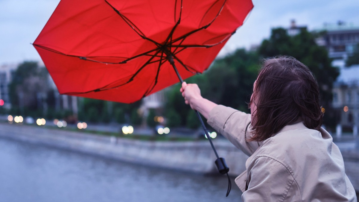 Silný vítr zasáhne Česko. ČHMÚ vydal výstrahu, platí pro polovinu ...