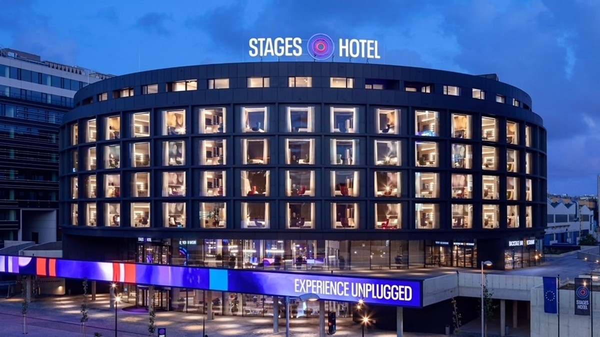 Moderní hotel získal titul Stavba roku. Porotu si získal netradičními ...