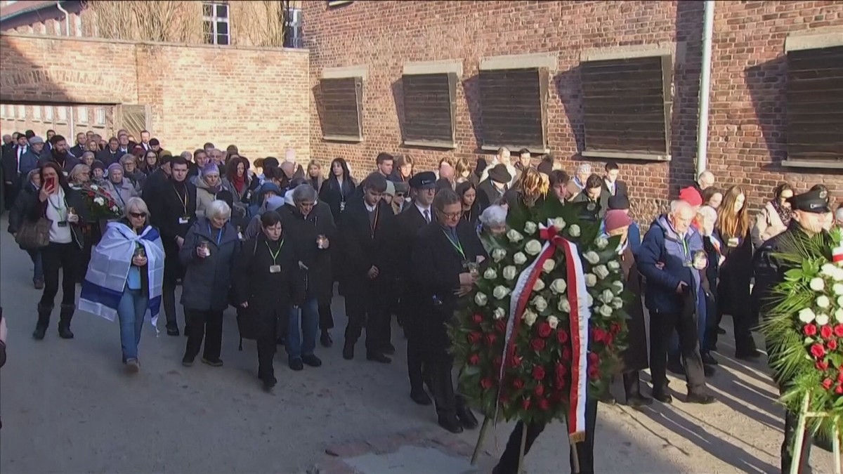 Osvětim si připomíná výročí osvobození. Dorazili bývalí vězni i ...