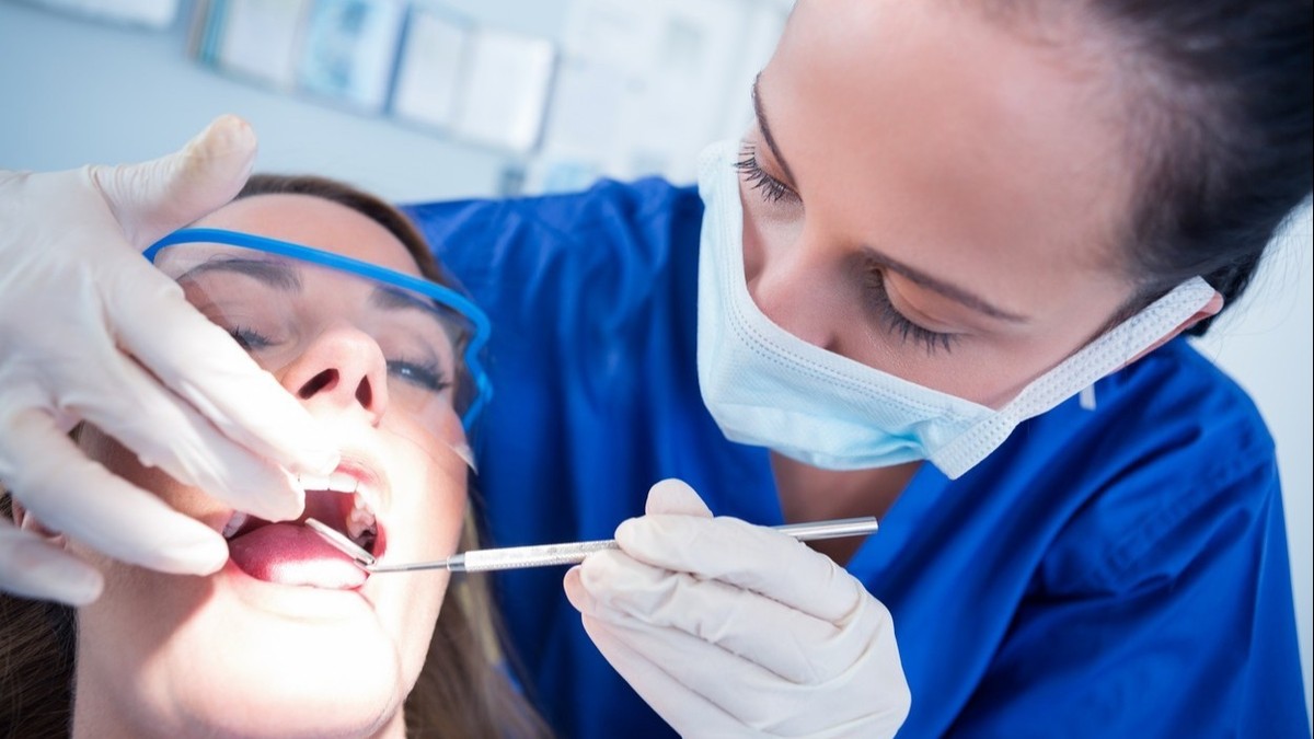 Expert varuje před populárním lékem. Může vám trvale poškodit zuby | TN.cz