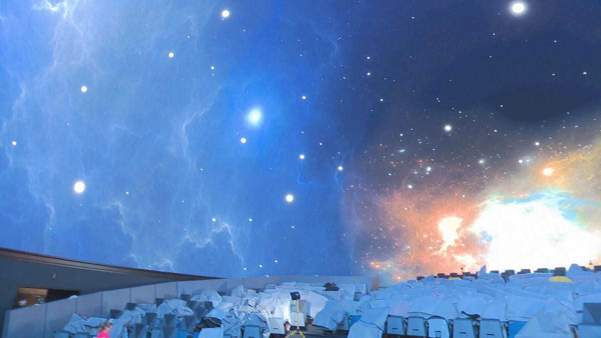 Dokonalá iluze letu vesmírem. Pražské planetárium nabízí neobvyklý zážitek | TN.cz