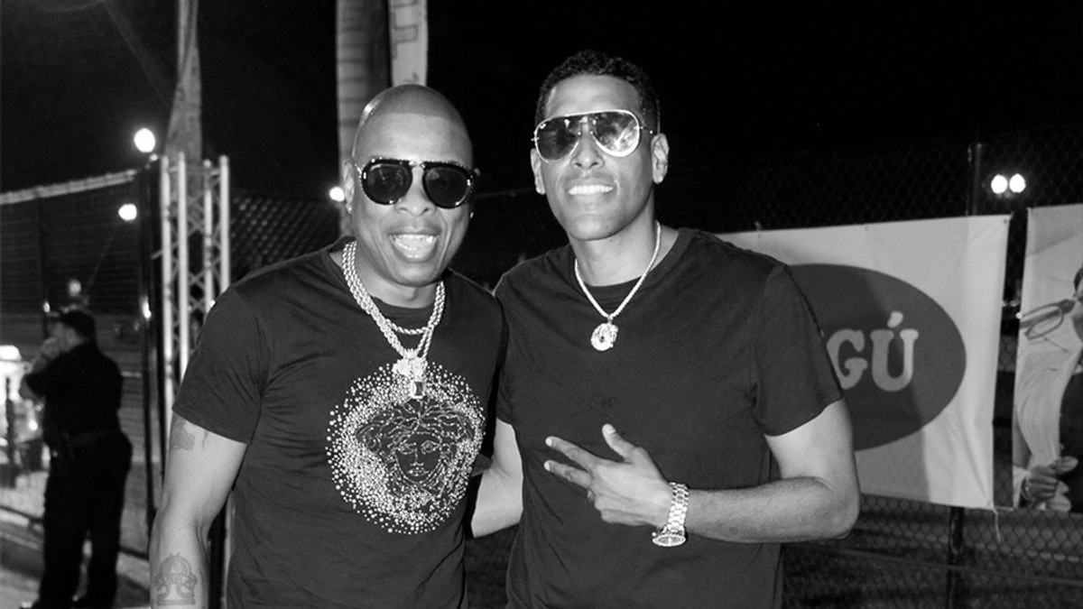 Slavný zpěvák zemřel přímo při koncertu. Bylo mu jen 41 let | TN.cz