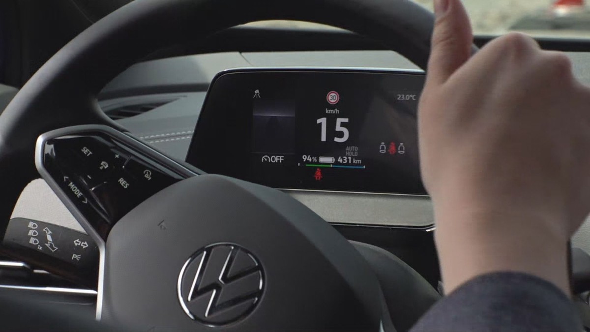 Prodej elektromobilů v Česku stoupá. Moderátor TV Nova si jeden ...