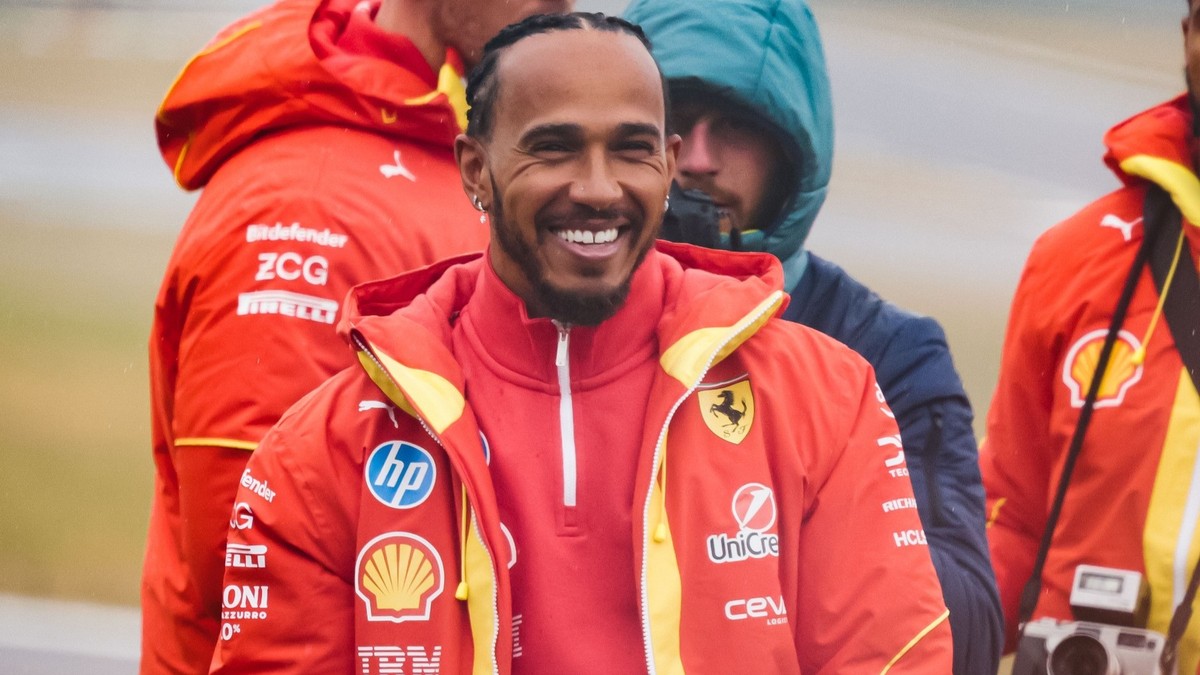 Hlavně nic nepodcenit. Hamilton ve Ferrari kopíruje Vettelův rituál | TN.cz