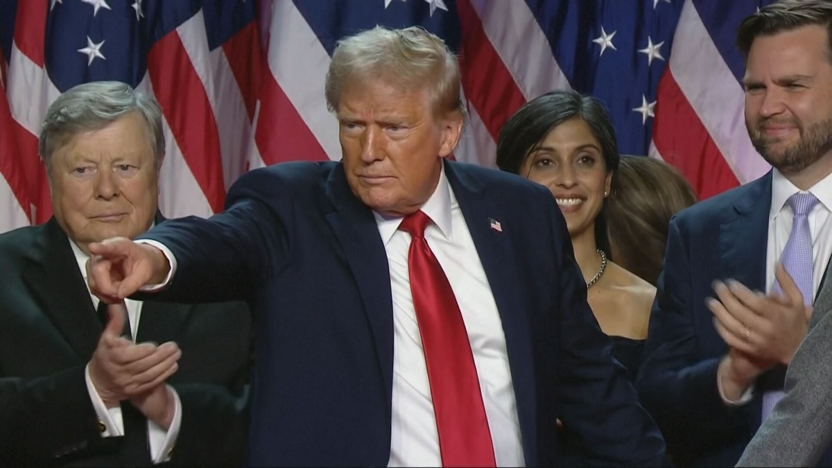 Trump už obsadil první funkci. Do Bílého domu se má dostat i miliardář ...