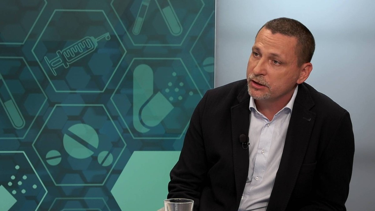 Vizita: Profesor Jiří Froněk popsal, jak transplantuje játra pomocí ...