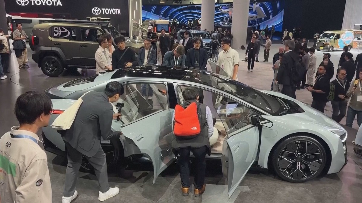 Tokio se stalo centrem automobilového světa. Toyota tam předvedla ...