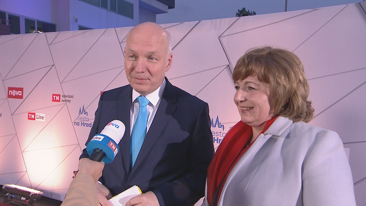 Pavel Fischer přijíždí na debatu do televize Nova | TN.cz