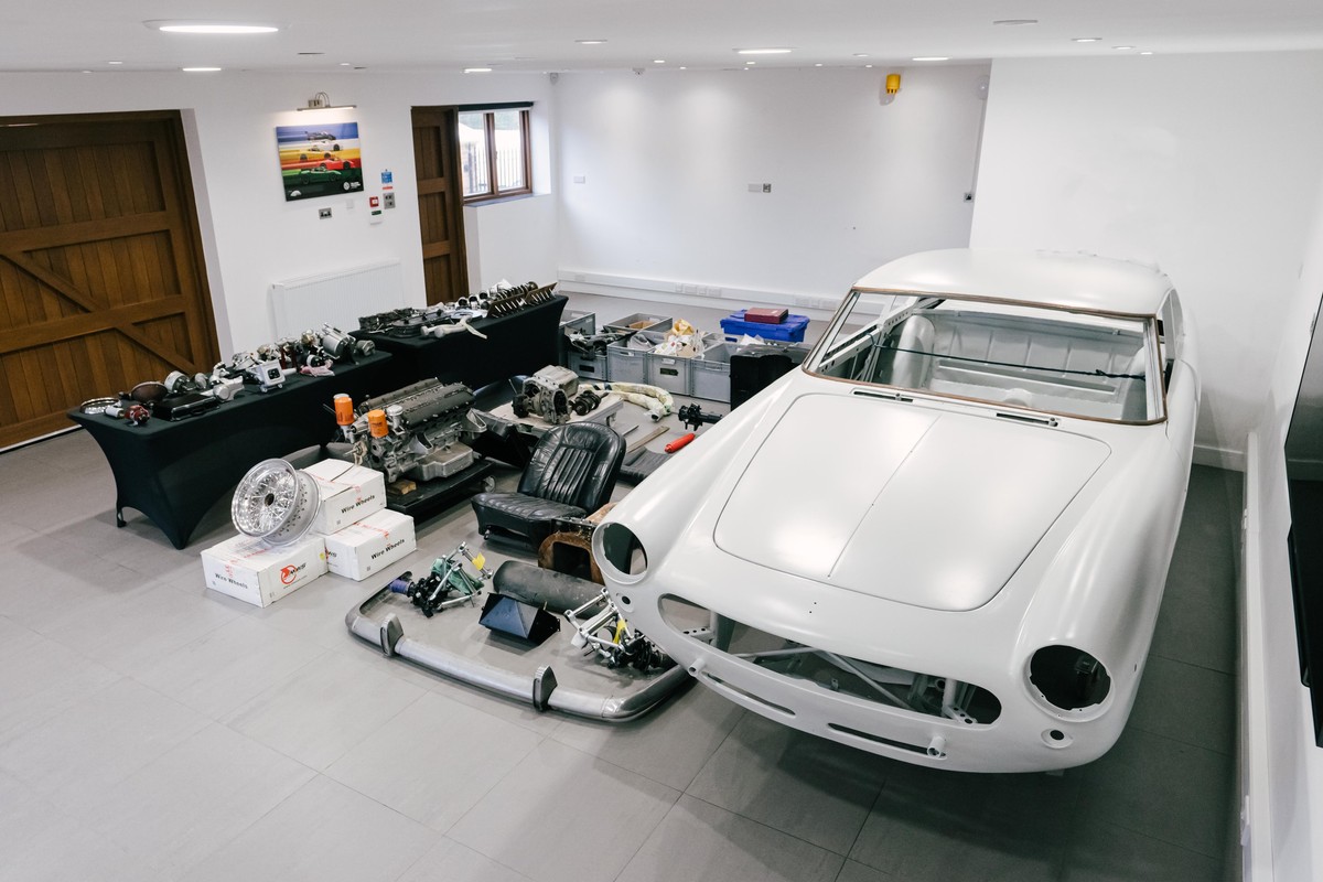 Unikátní ferrari na prodej za dva miliony korun. Je ale kompletně ...