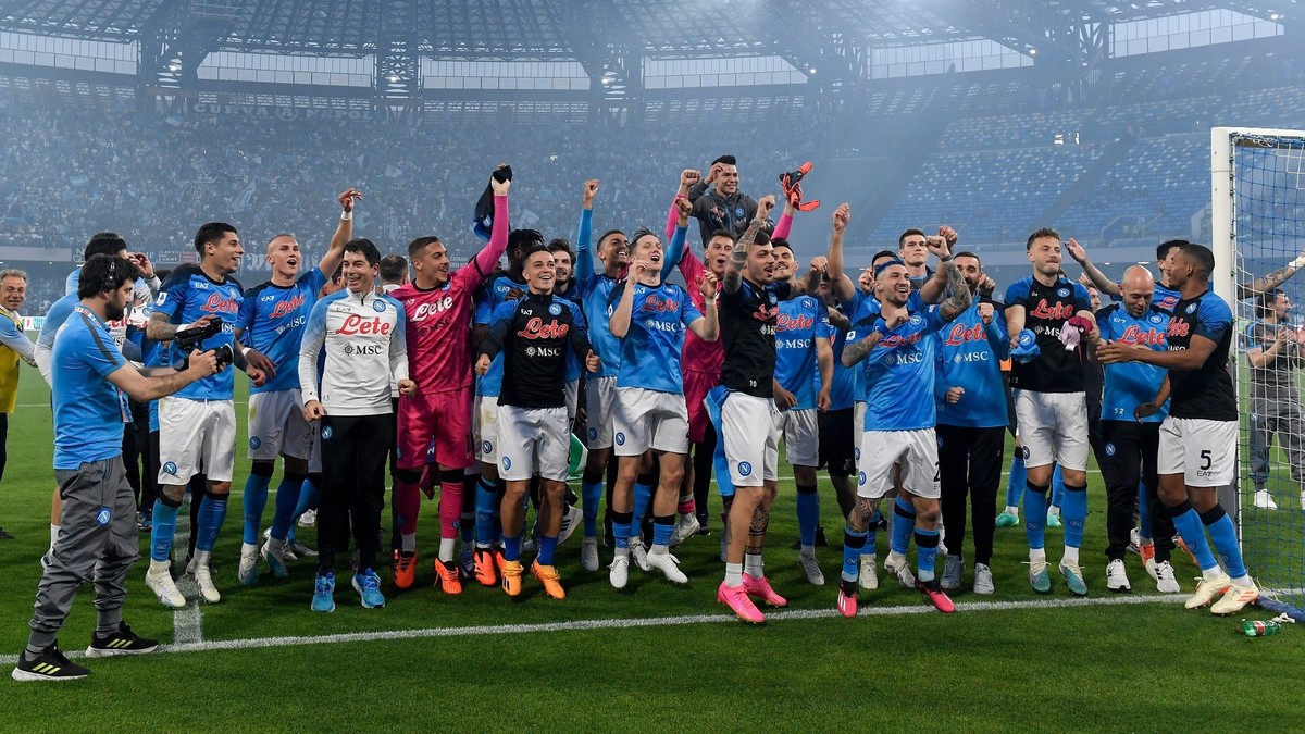 Neapol po zisku titulu porazila Fiorentinu díky penaltě. Juventus už je ...