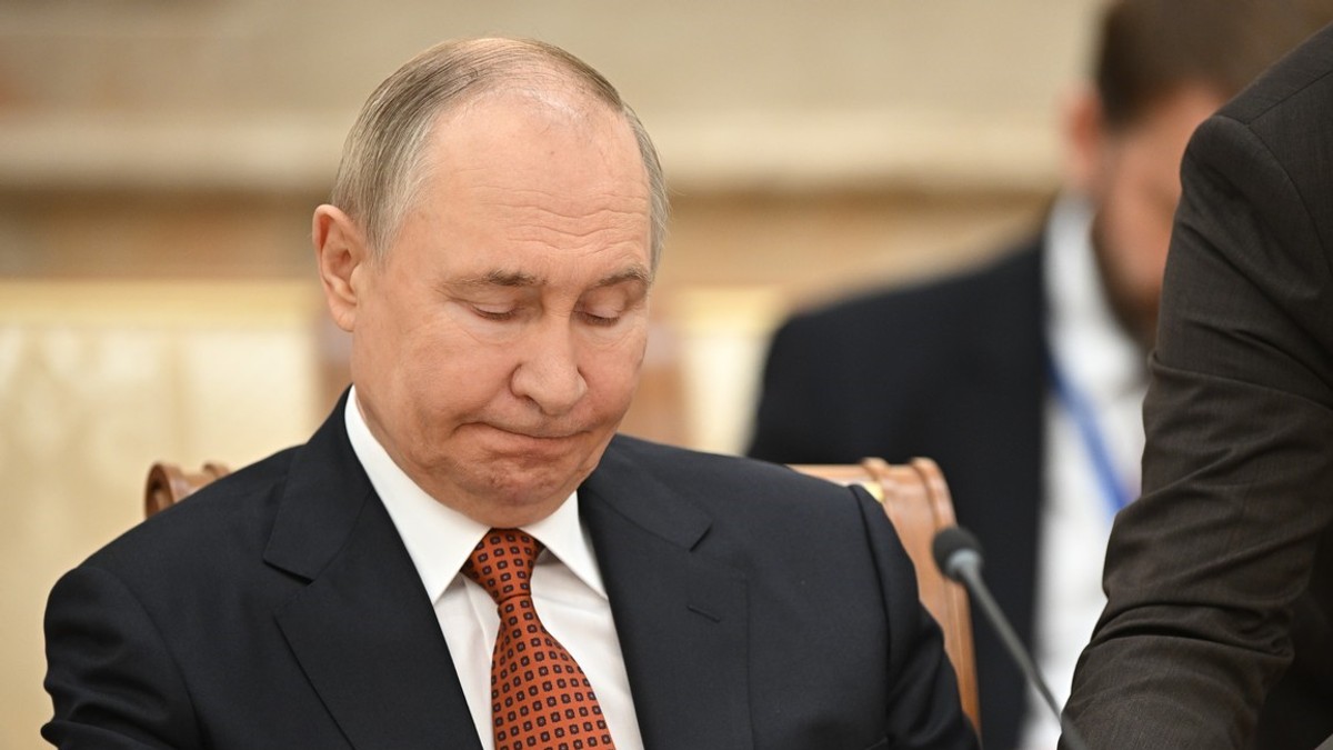 Putin krvácí rubly. Hrozí mu Trumpovy sankce a už teď prodává ropu pod ...