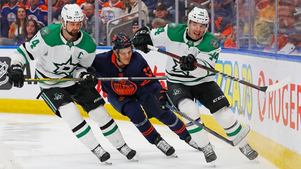 Kapitán Stars to schytal. Po tvrdém hitu udělal salto a spadl na ...