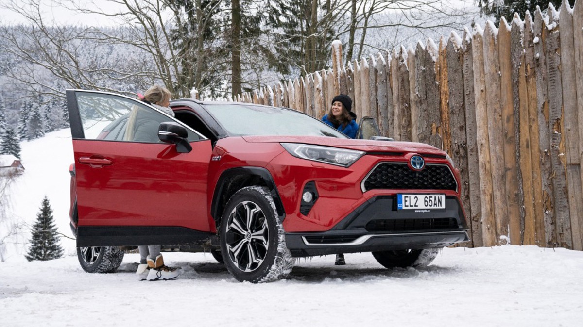 Jak připravit auto na příchod zimy? Přezutí pneumatik rozhodně nestačí ...