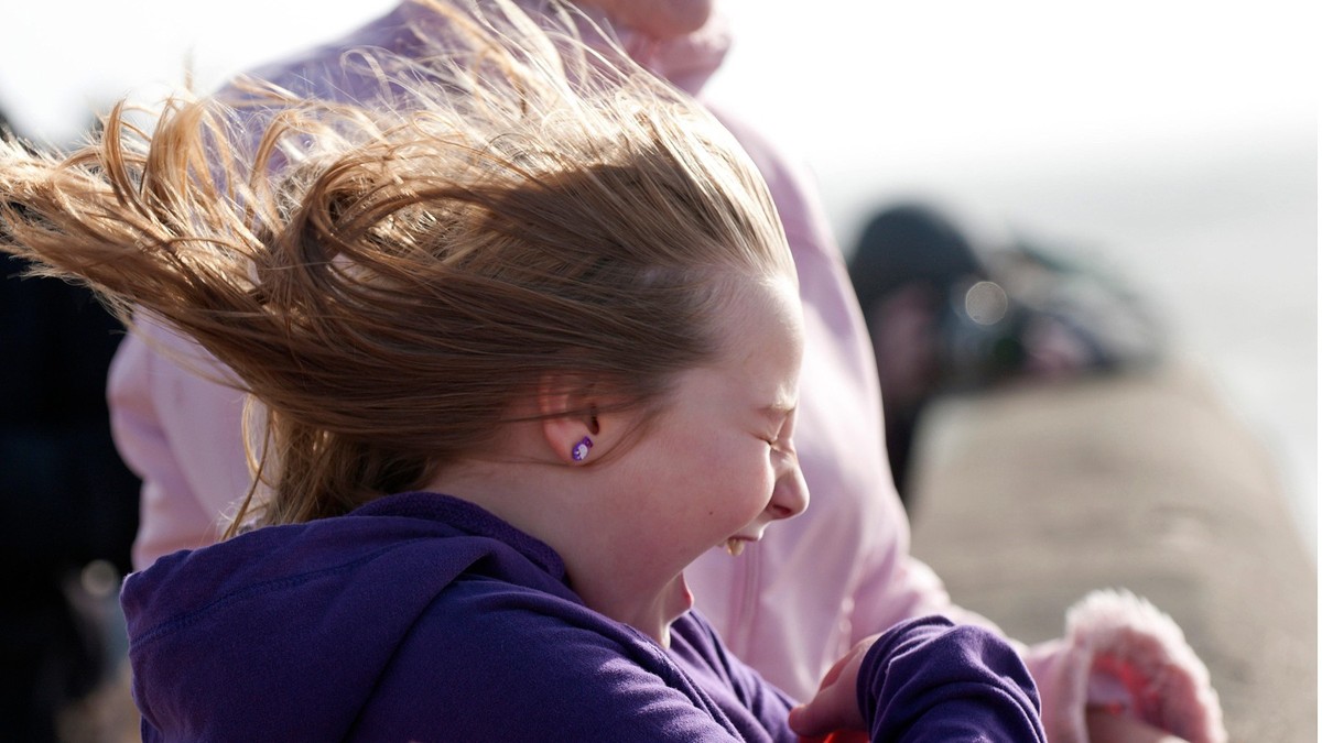 MAPA: Na Česko se žene silný vítr, varuje ČHMÚ. Místy bude sněžit | TN.cz