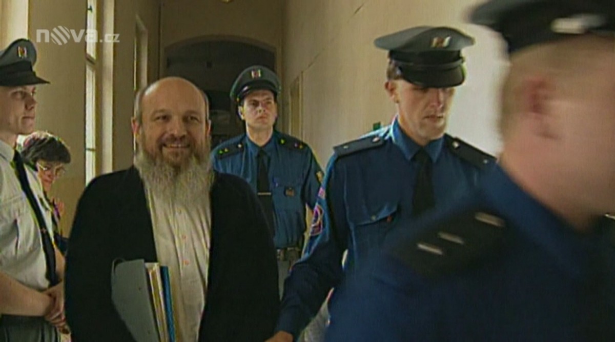 Zemřel sériový vrah Ivan Roubal. Oběti nechával sežrat prasaty! | TN.cz