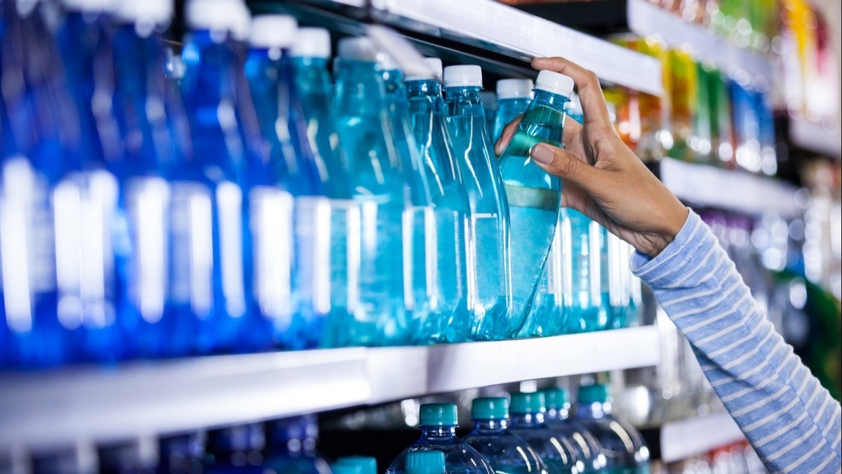 Egypt spustil obří kontrolu kvality lahvové vody. Úřady reagují na ...