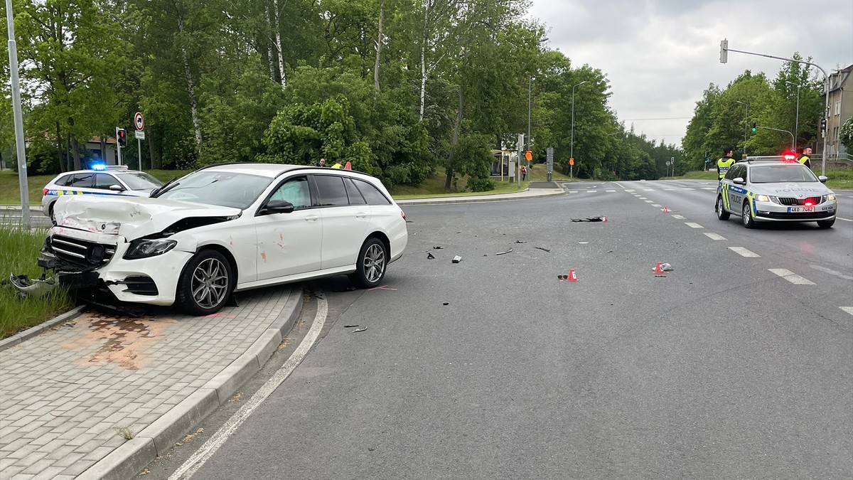 Dvě nehody na D1 zkomplikovaly provoz. Srazilo se šest aut, řidič ...