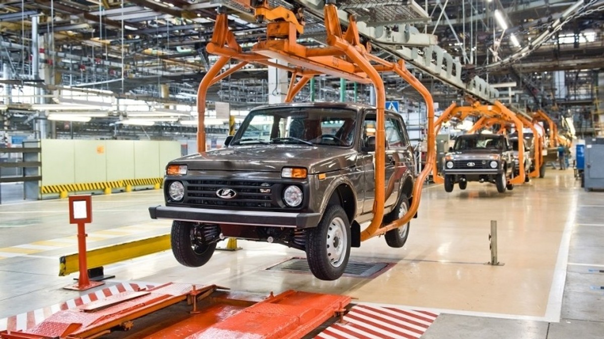 Ruská Lada Niva se vrací na montážní linky. AvtoVAZ obnovuje její ...