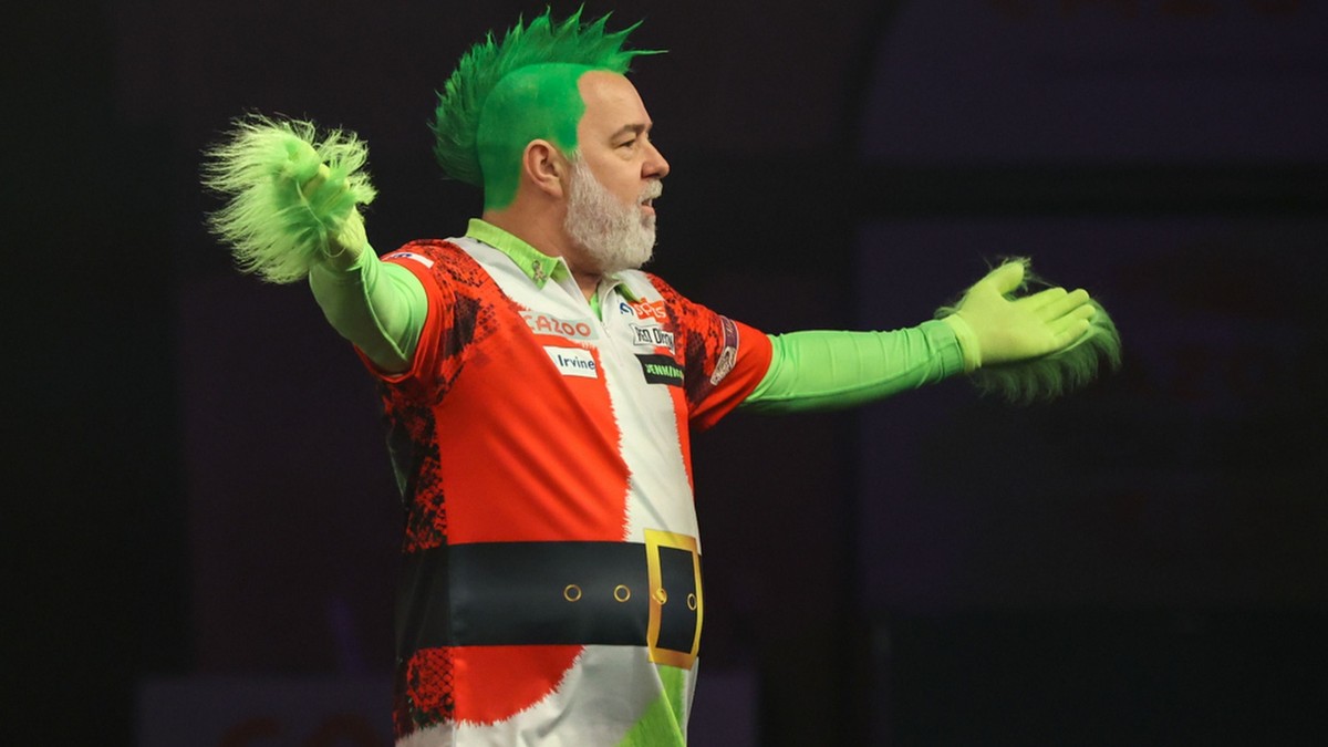 Ukradne znovu Vánoce? Takhle bavil na MS šipkařský Grinch Peter Wright ...
