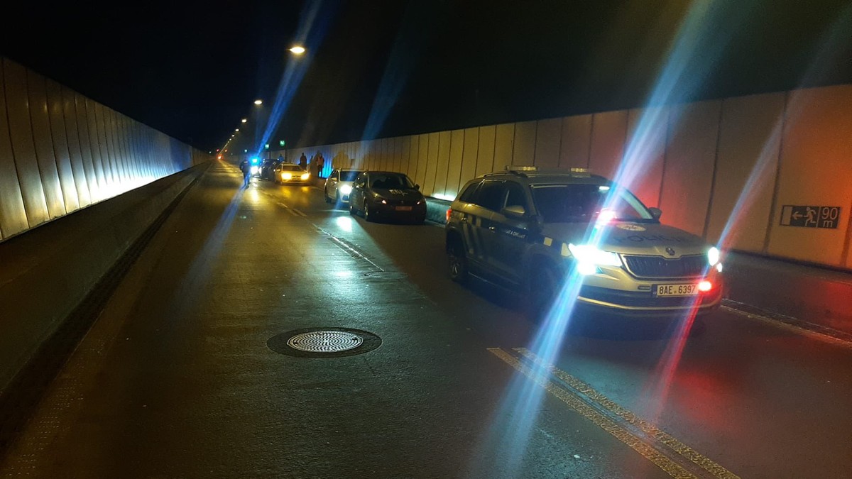V Praze kolabovala doprava. Nehody a výpadky kamer uzavřely tunely | TN.cz