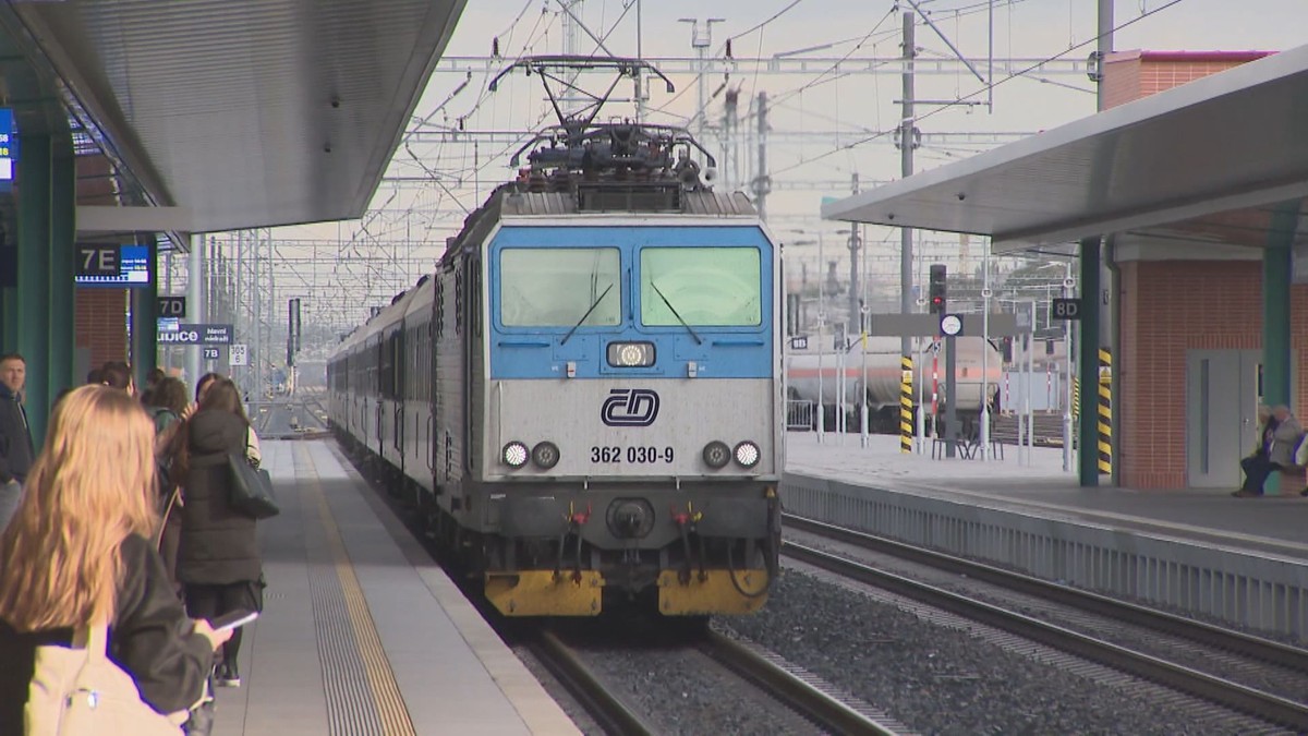 PŘEHLED: Velké změny v dopravě. Vlaky i autobusy mění jízdní řády ...