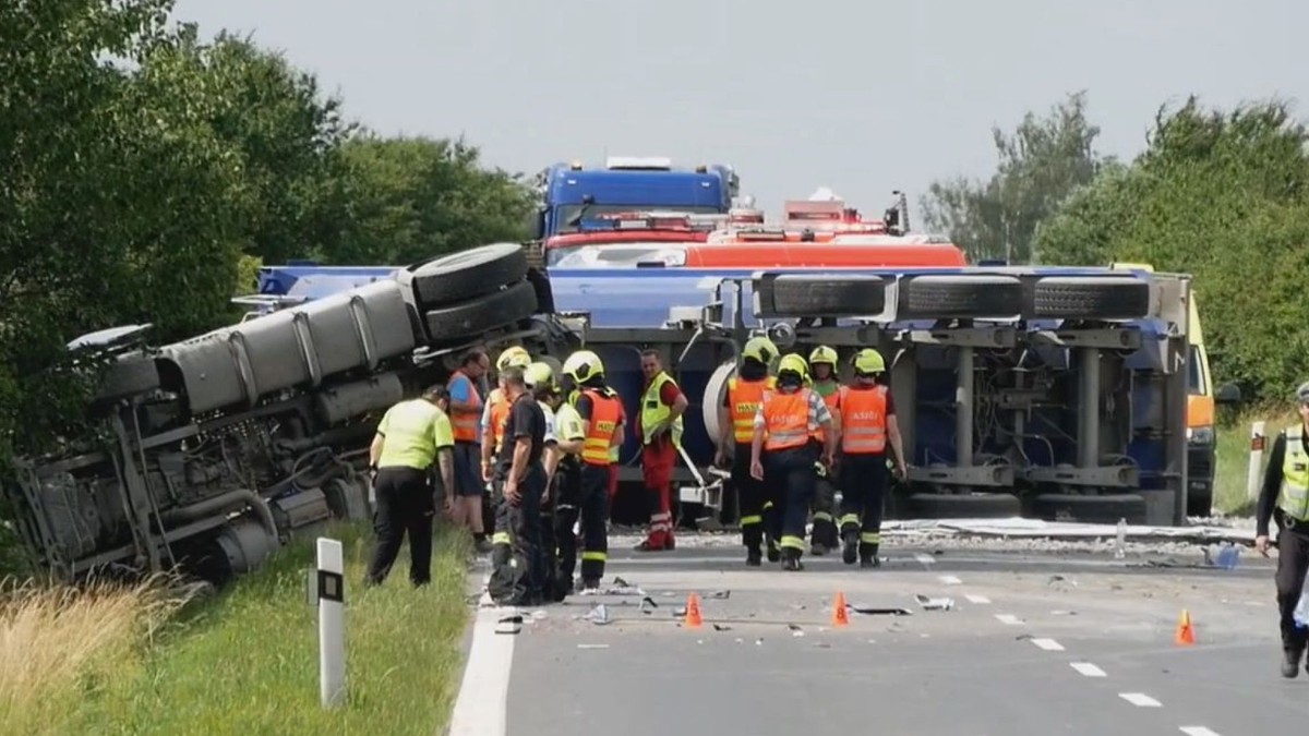Tragická dopravní nehoda: Zemřel motorkář, další řidič je v nemocnici ...