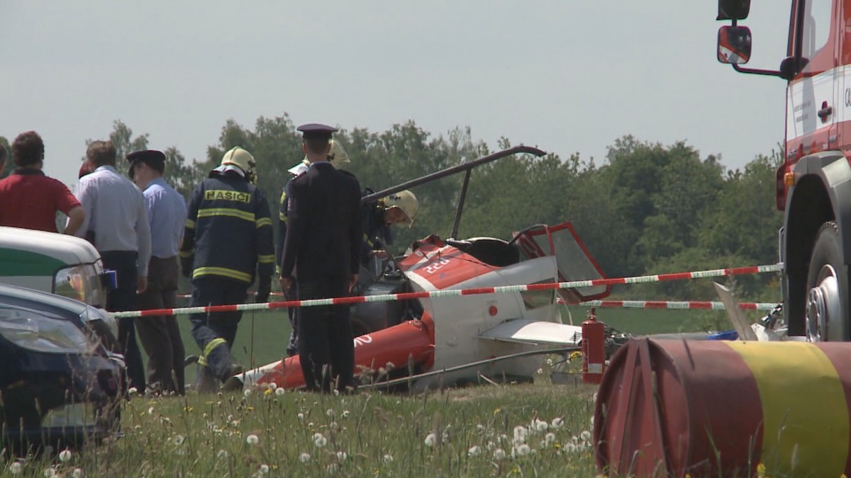 Na Orlickoústecku se zřítil malý vrtulník. Posádku odvezla sanitka | TN.cz