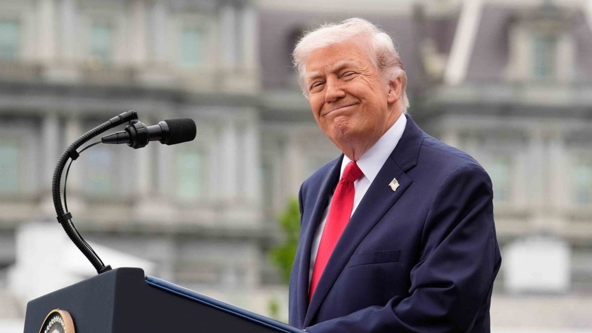 Trump udělal pořádný krok vedle. Fotka teď baví celý internet | TN.cz