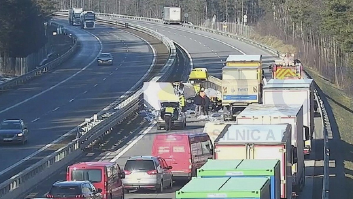 Nehody komplikovaly provoz na D1. Srazilo se tam několik aut | TN.cz