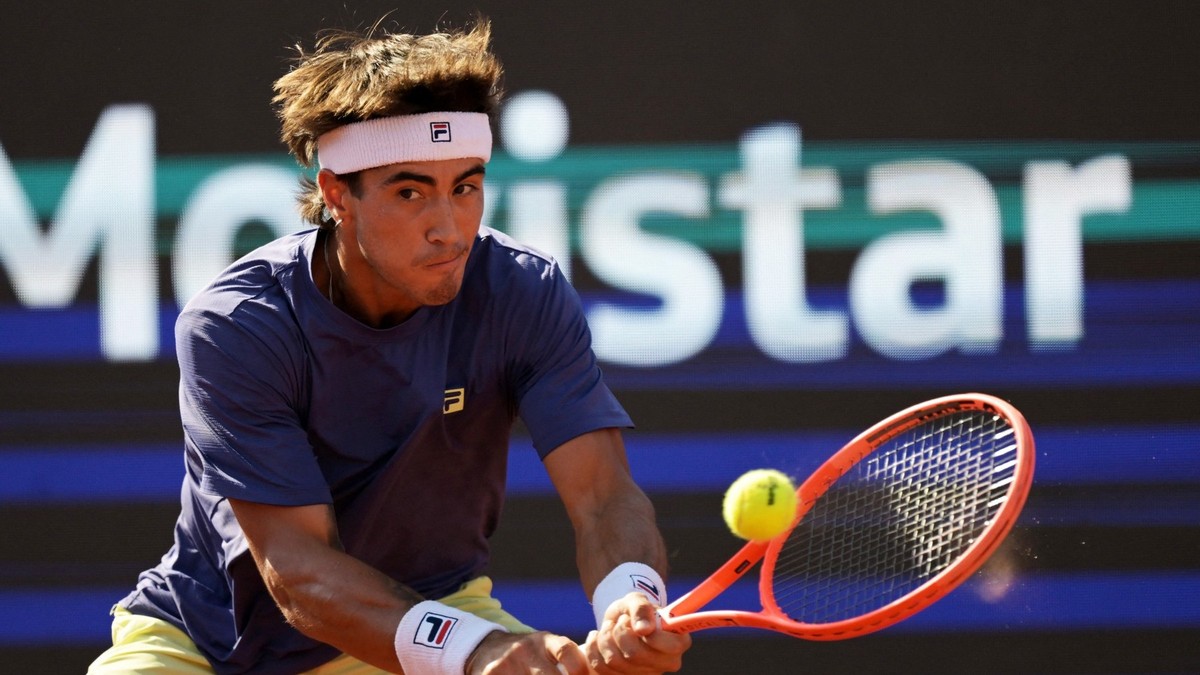 Argentinský tenista netradičně oslavil vyhraný set. Na kurtu si dal cigaretu | TN.cz