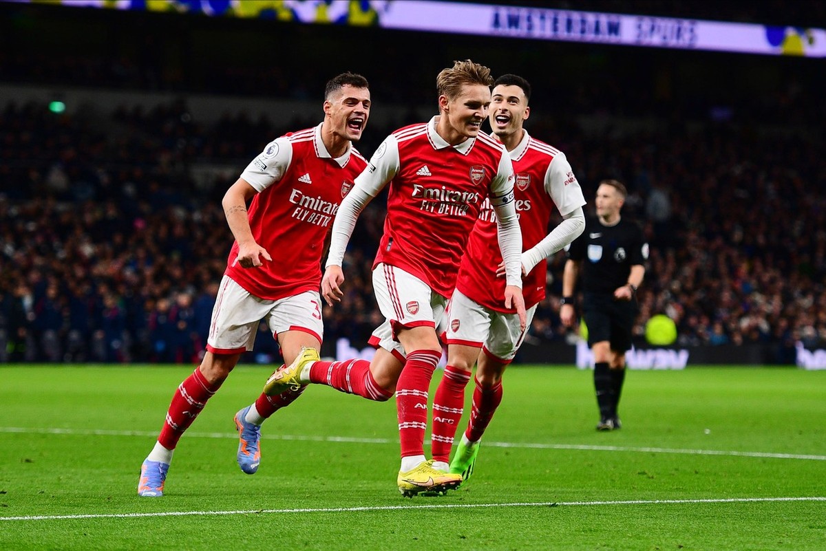 Arsenal ovládl severolondýnské derby a ligu vede o osm bodů. Vyhrála i ...