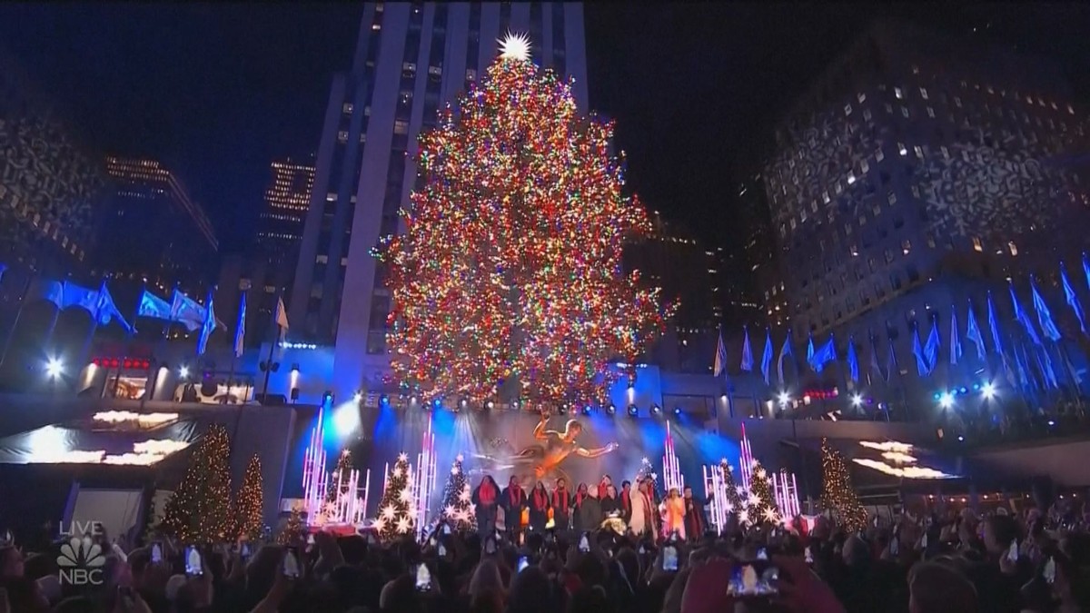 Vánoce v Americe začaly, New York už zdobí rozzářený strom | TN.cz