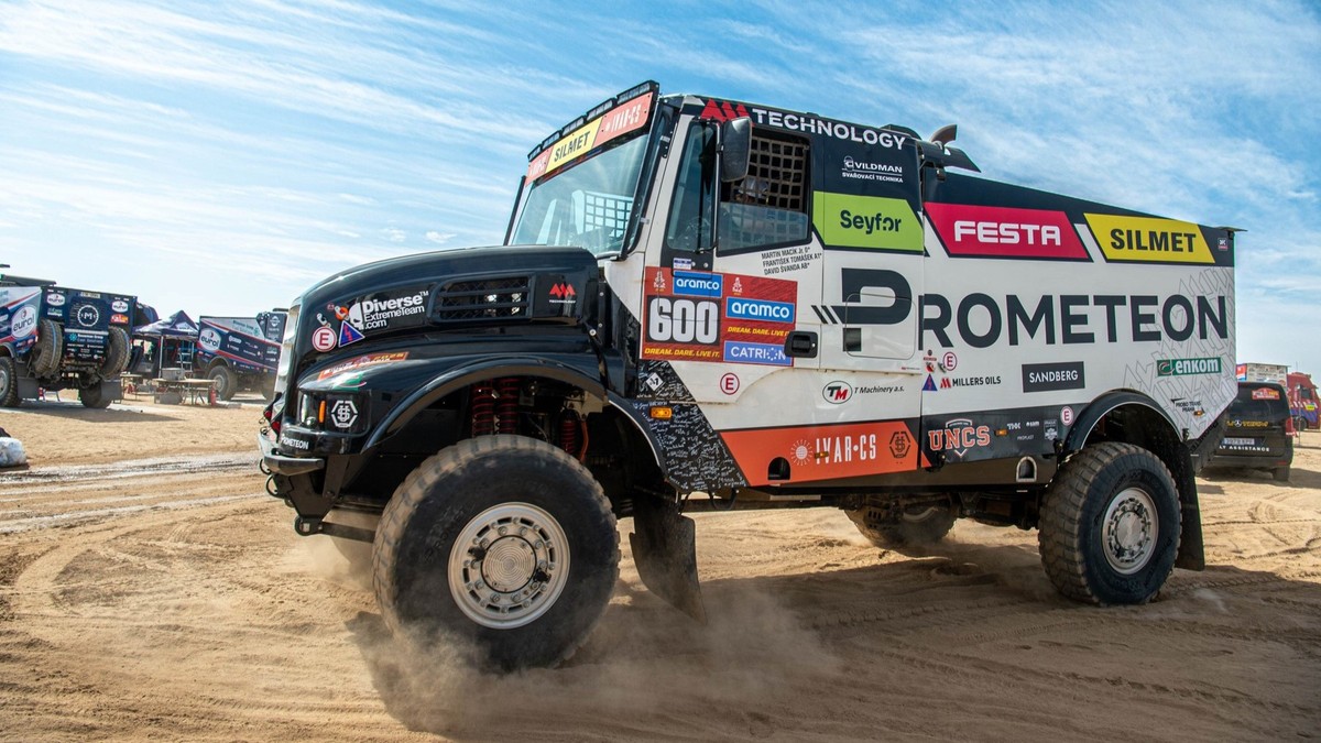 Dakar je od začátku drsný. Prach z písečných bouří pronikl i do stanů ...