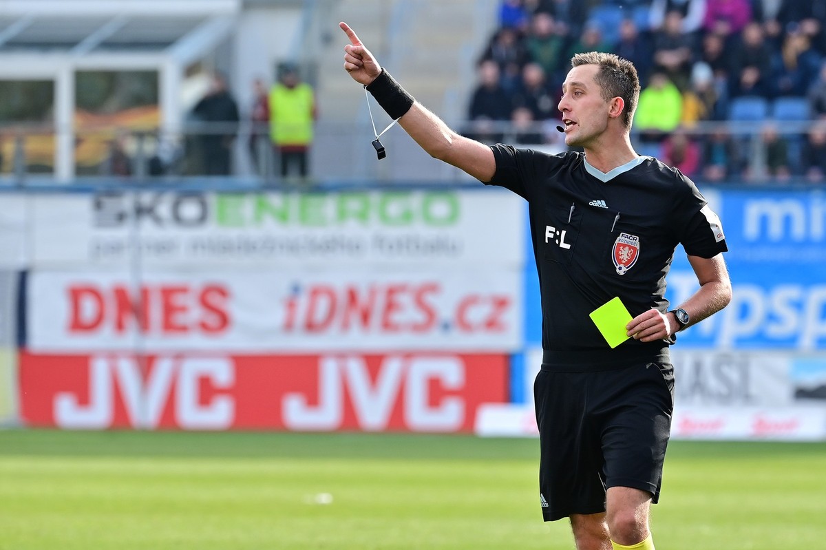 Derby bude pískat sudí, který dříve zařízl Spartu i Slavii. Fanoušci ...