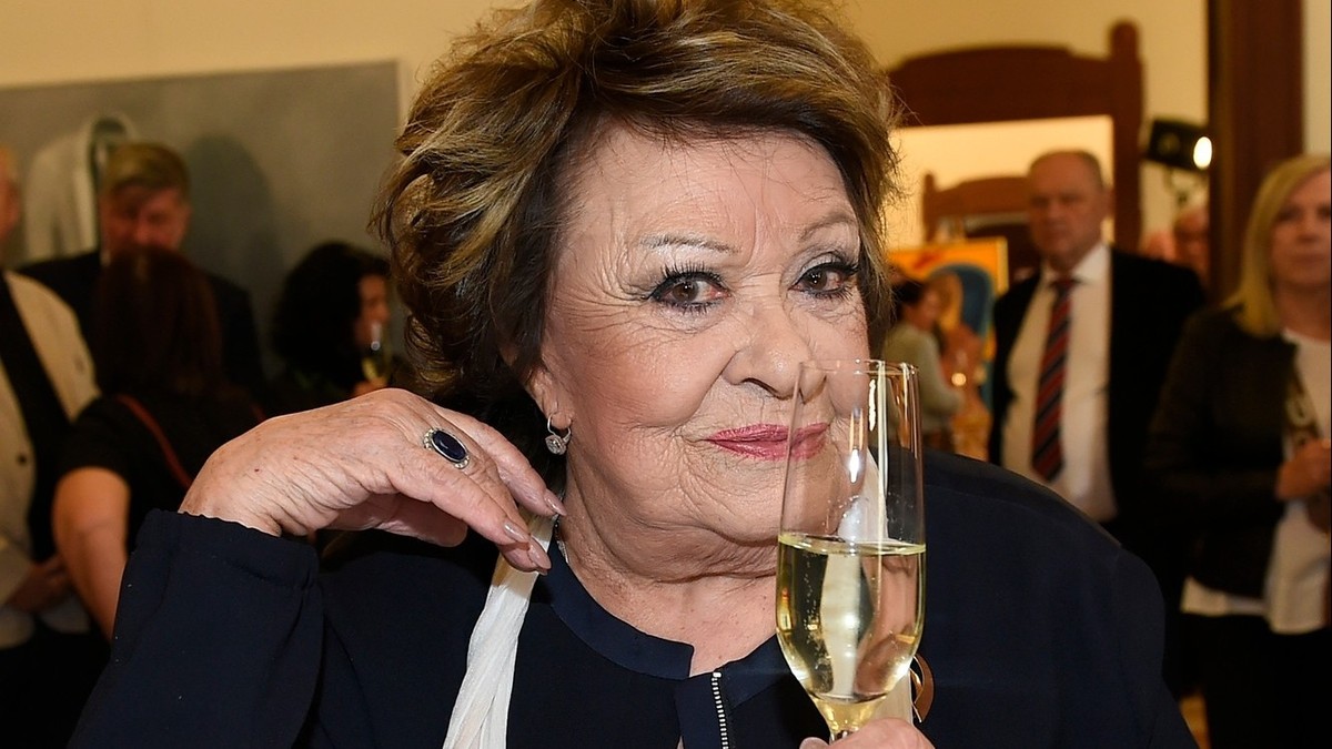 VIDEO: Bohdalová je zpátky v plné síle. Takhle to rozjela na oslavě ...