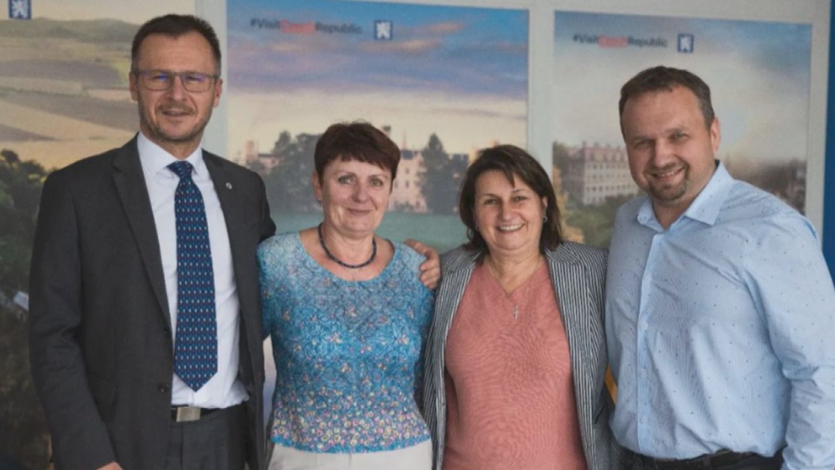 Úlet, extrém, jako spodní prádlo! Stylistka zhodnotila oblečení českých ...