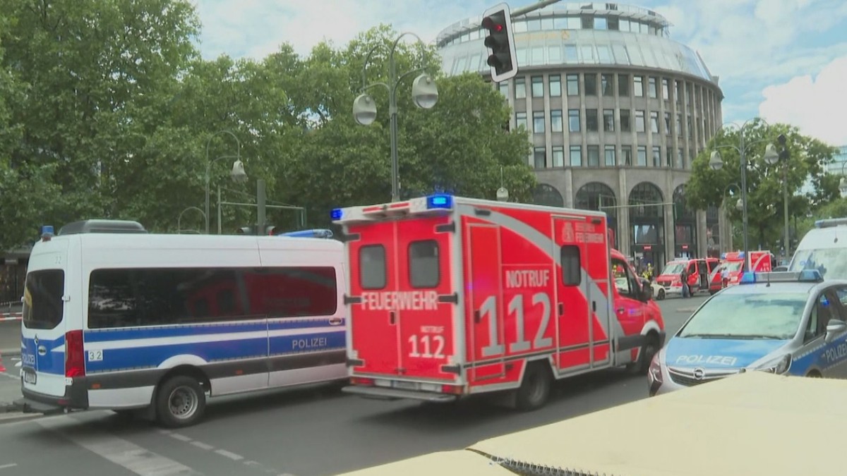 Auto vjelo v Berlíně do davu. Jednoho člověka zabilo, minimálně třicet ...