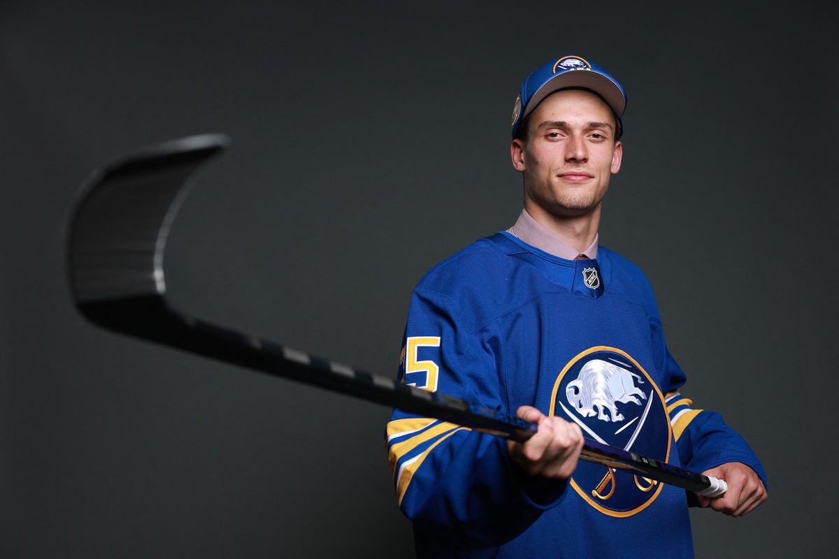 Mrtka podepsal první smlouvu v NHL. Vysloužil si tím miliony | TN.cz