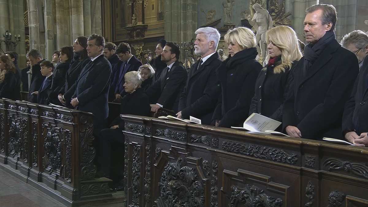 Princezna Astrid či Holubová. Sbohem Schwarzenbergovi dali známí herci ...