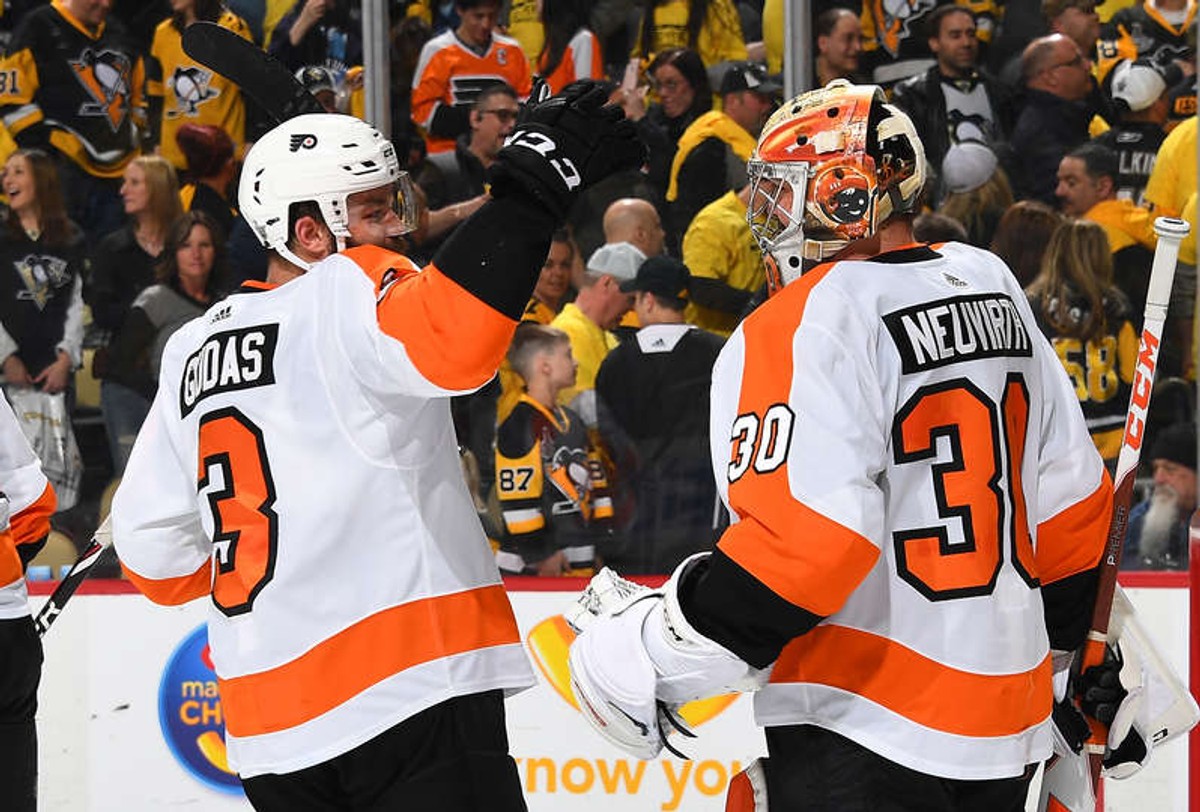 Neuvirth pomohl Flyers odvrátit vyřazení. Gudas se porval! VIDEO | TN.cz