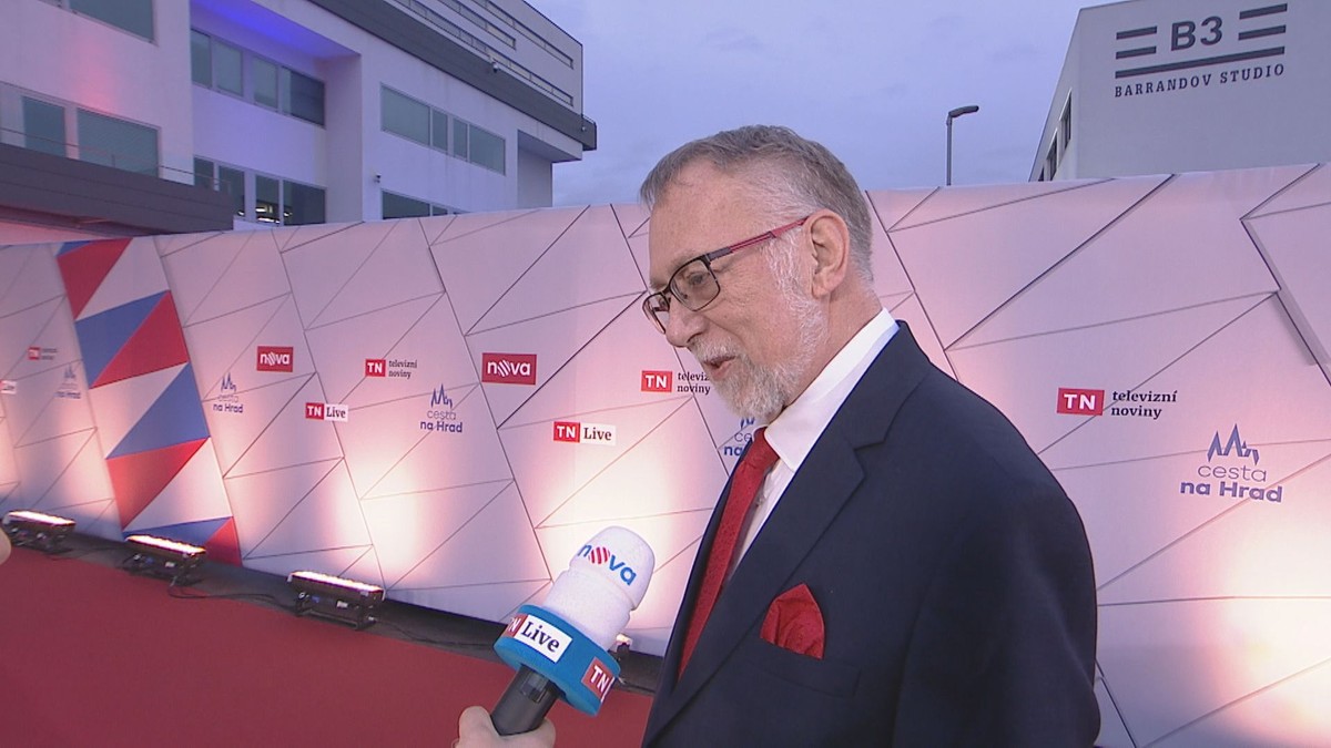 Jaroslav Bašta přijíždí na debatu do televize Nova | TN.cz