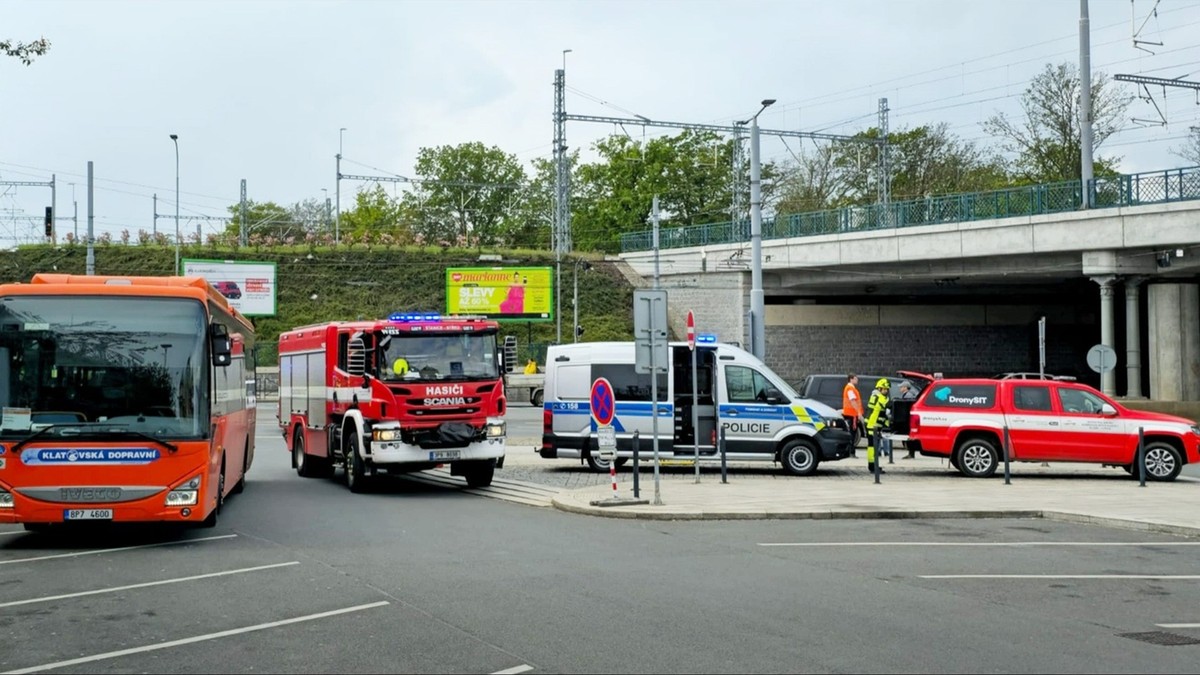 Děsivá nehoda v Plzni: Autobus u nádraží srazil seniorku, přejel jí obě ... Děsivá nehoda v Plzni: Autobus u nádraží srazil seniorku, přejel jí obě ...