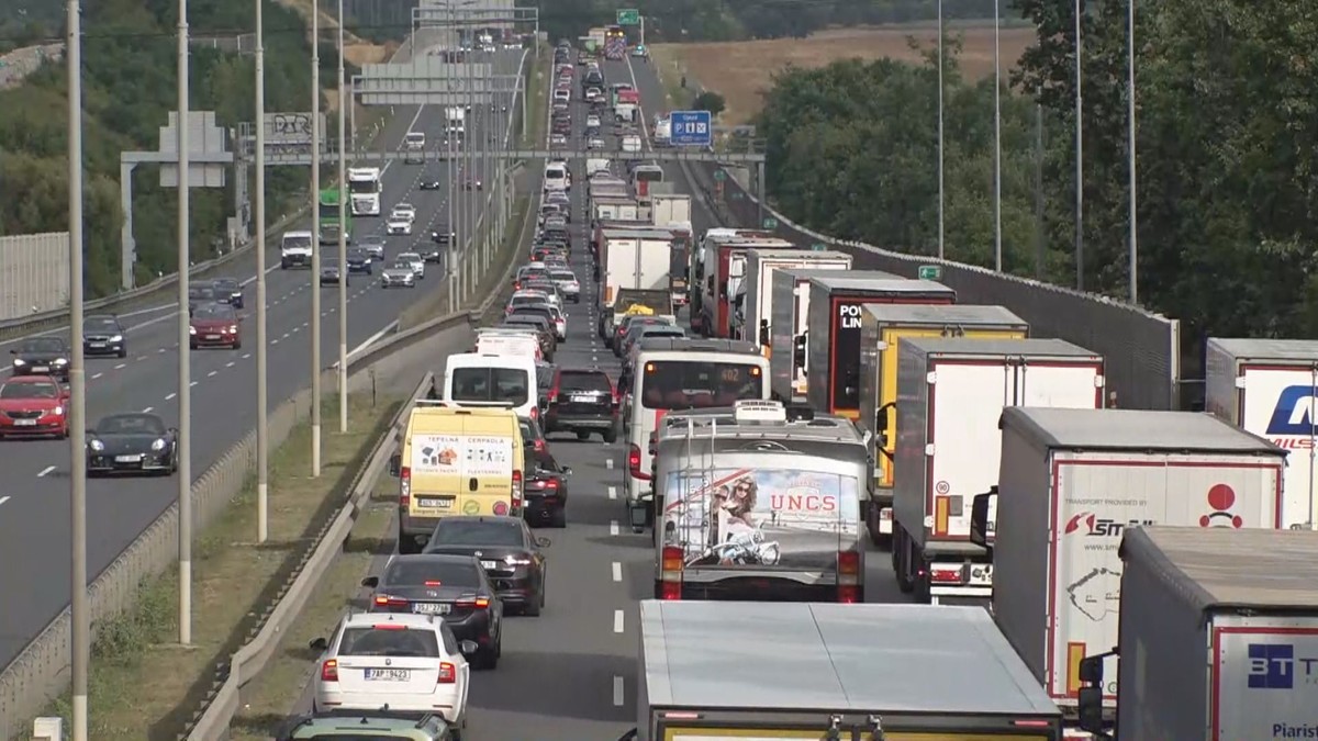 Hromadná nehoda na D1. Dálnice je částečně neprůjezdná | TN.cz