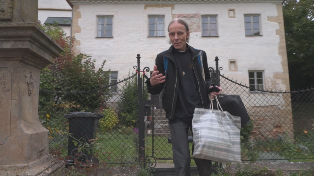 Farář vysvětlil, proč dětem rozmašíroval dýně. Bojoval se satanem | TN.cz