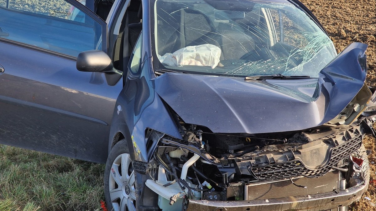 Vážná nehoda na Vyškovsku: Jeden mrtvý a tři zranění, mezi nimi i dítě ...