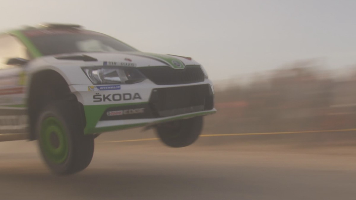 Létající auta, extrémní tratě. Tohle je nejdrsnější rally světa | TN.cz