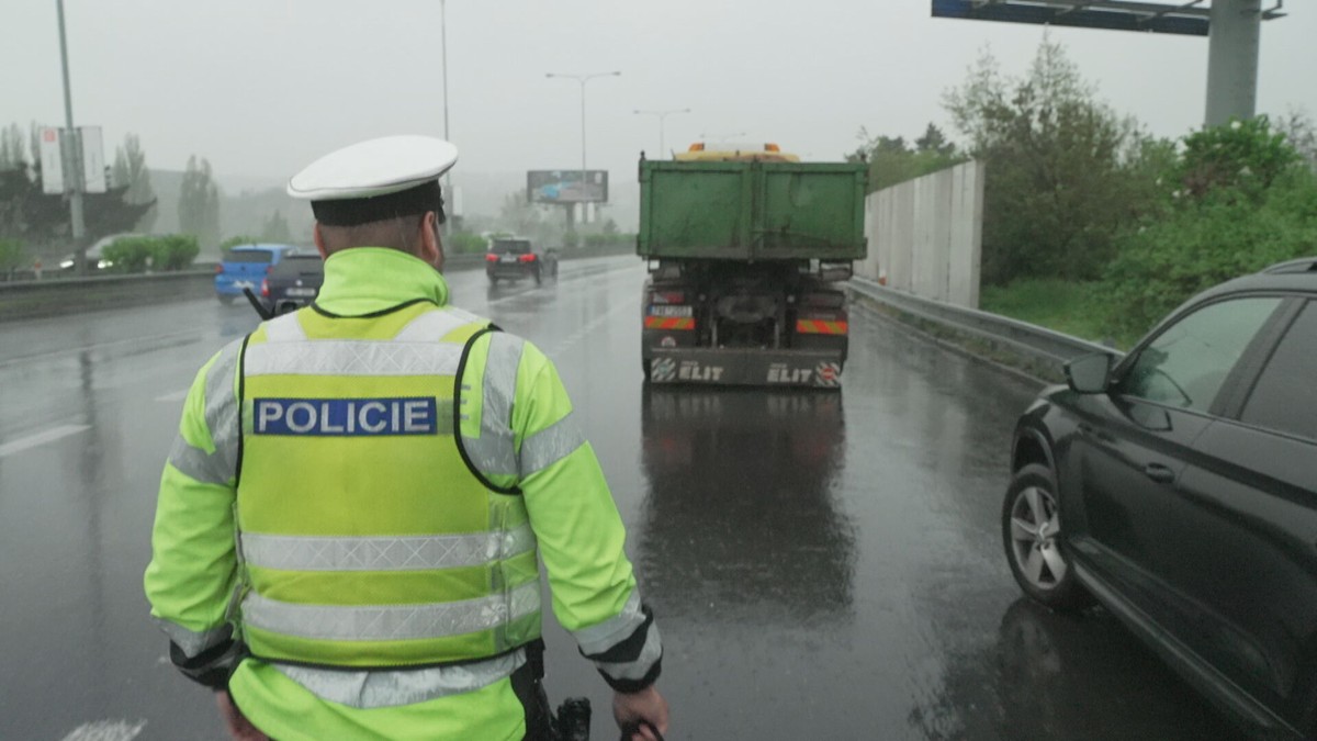 Policie spustila celorepublikovou akci. Na silnice vyjely stovky hlídek ...