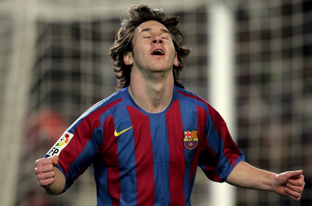 Před 15 lety dal Messi nejkrásnější gól v dějinách Barcelony. Podívejte ...