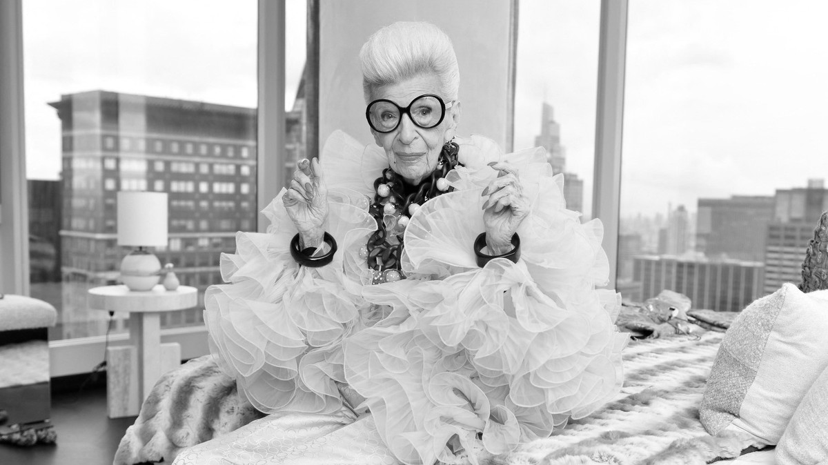 Famous fashion icon Iris Apfel has died. She became a model in ...